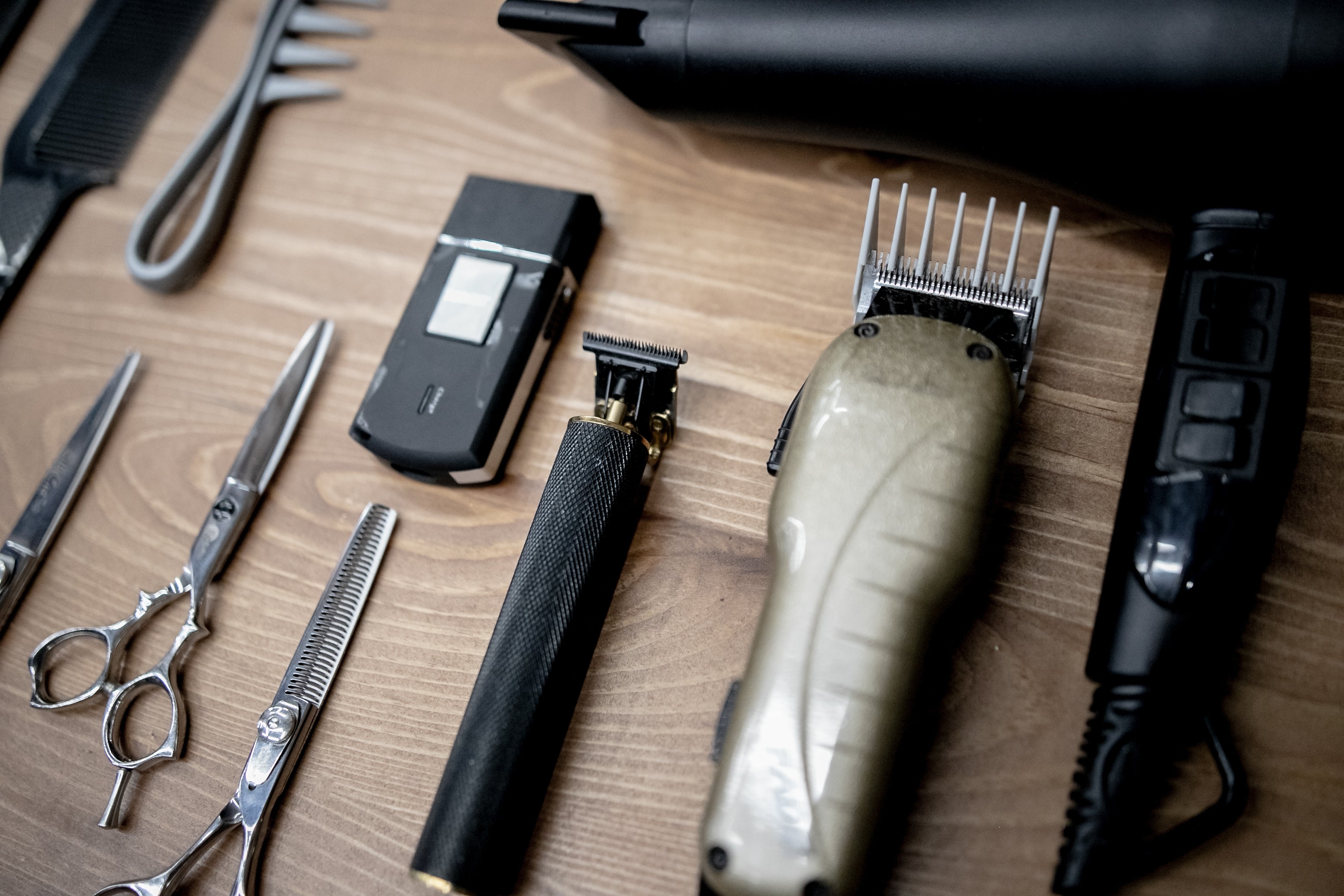 When to Use Clippers vs. Scissors for Haircuts | ProStylingTools